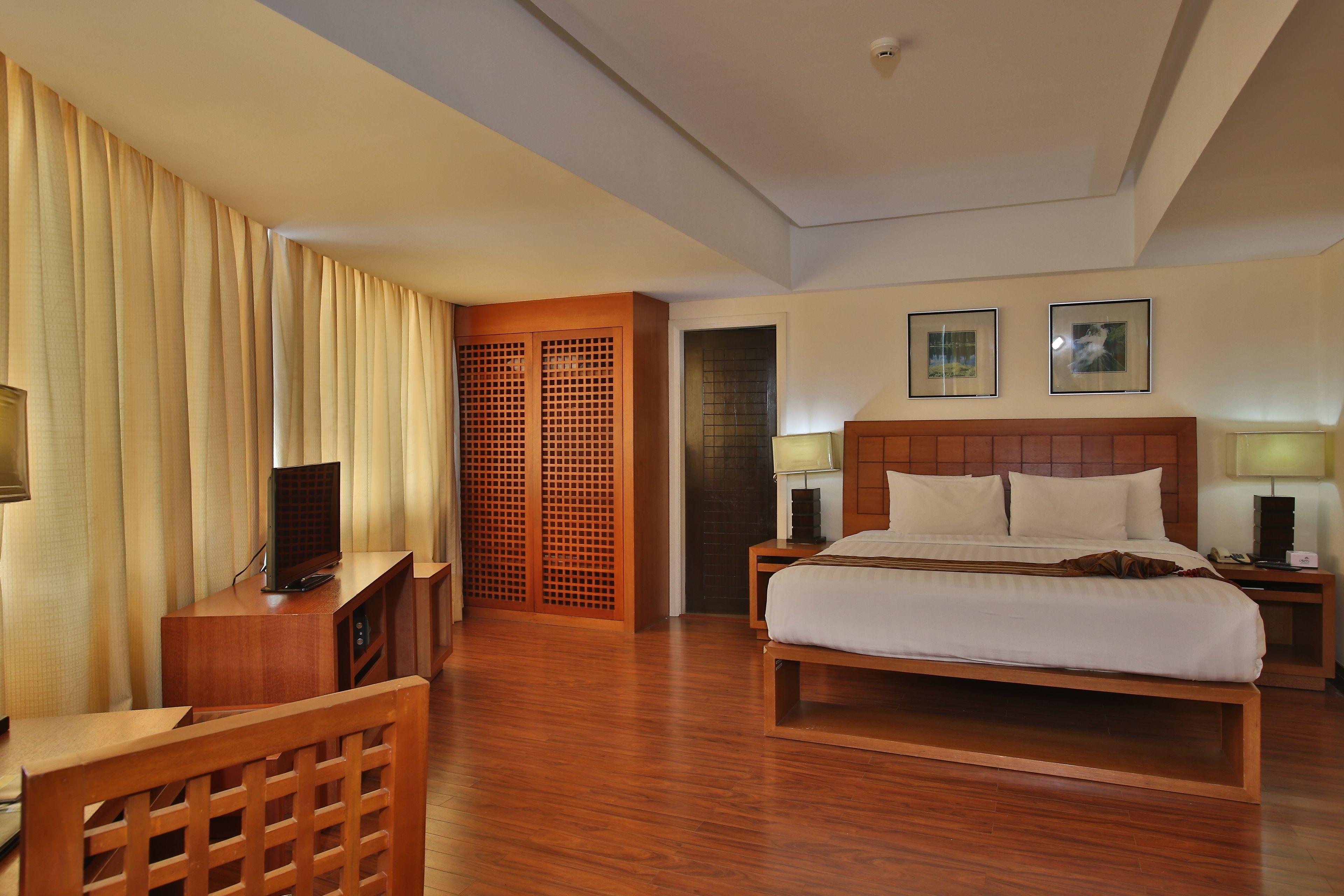 CROWN REGENCY HOTEL & TOWERS, CEBU