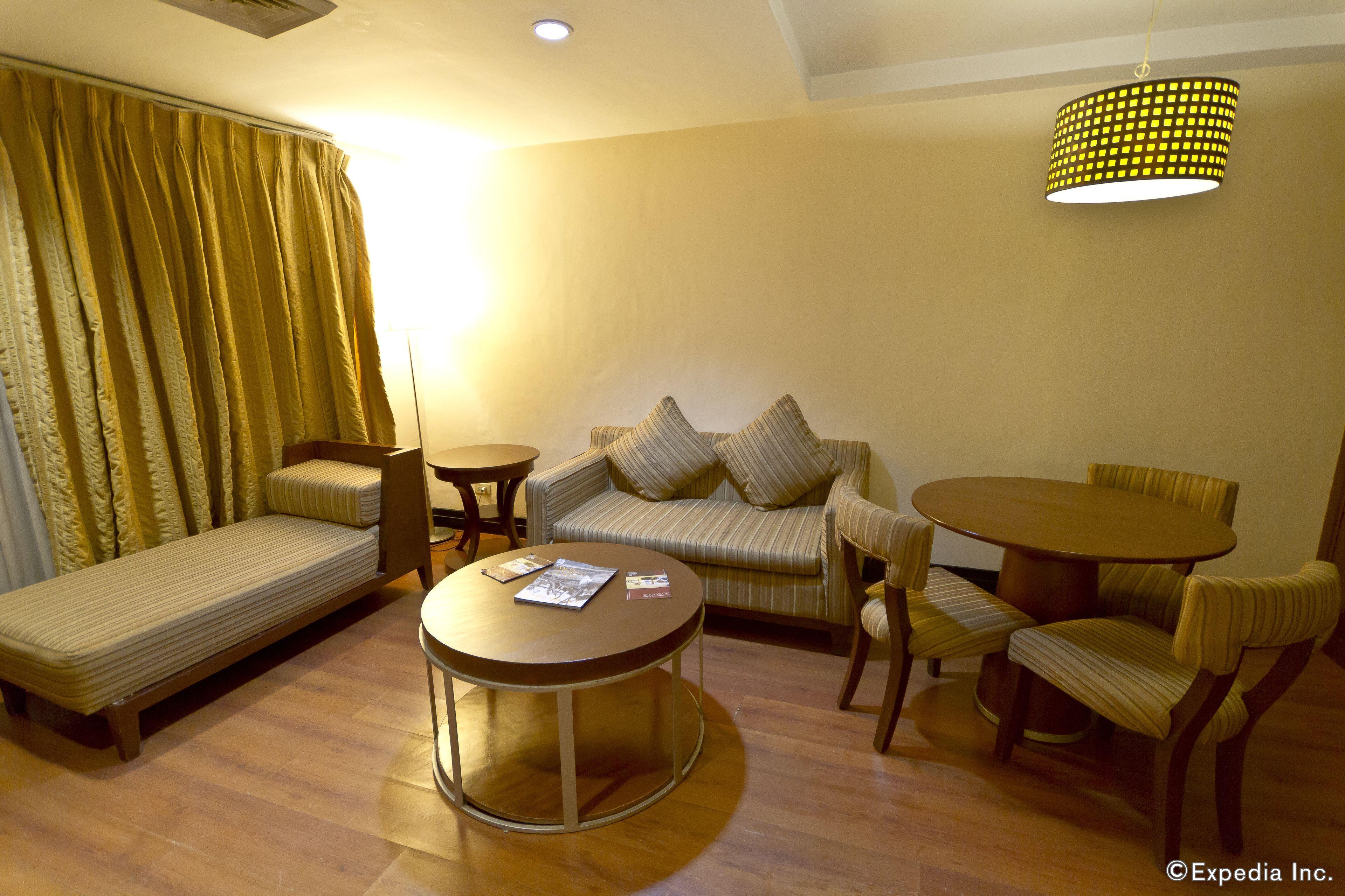 CROWN REGENCY HOTEL & TOWERS, CEBU